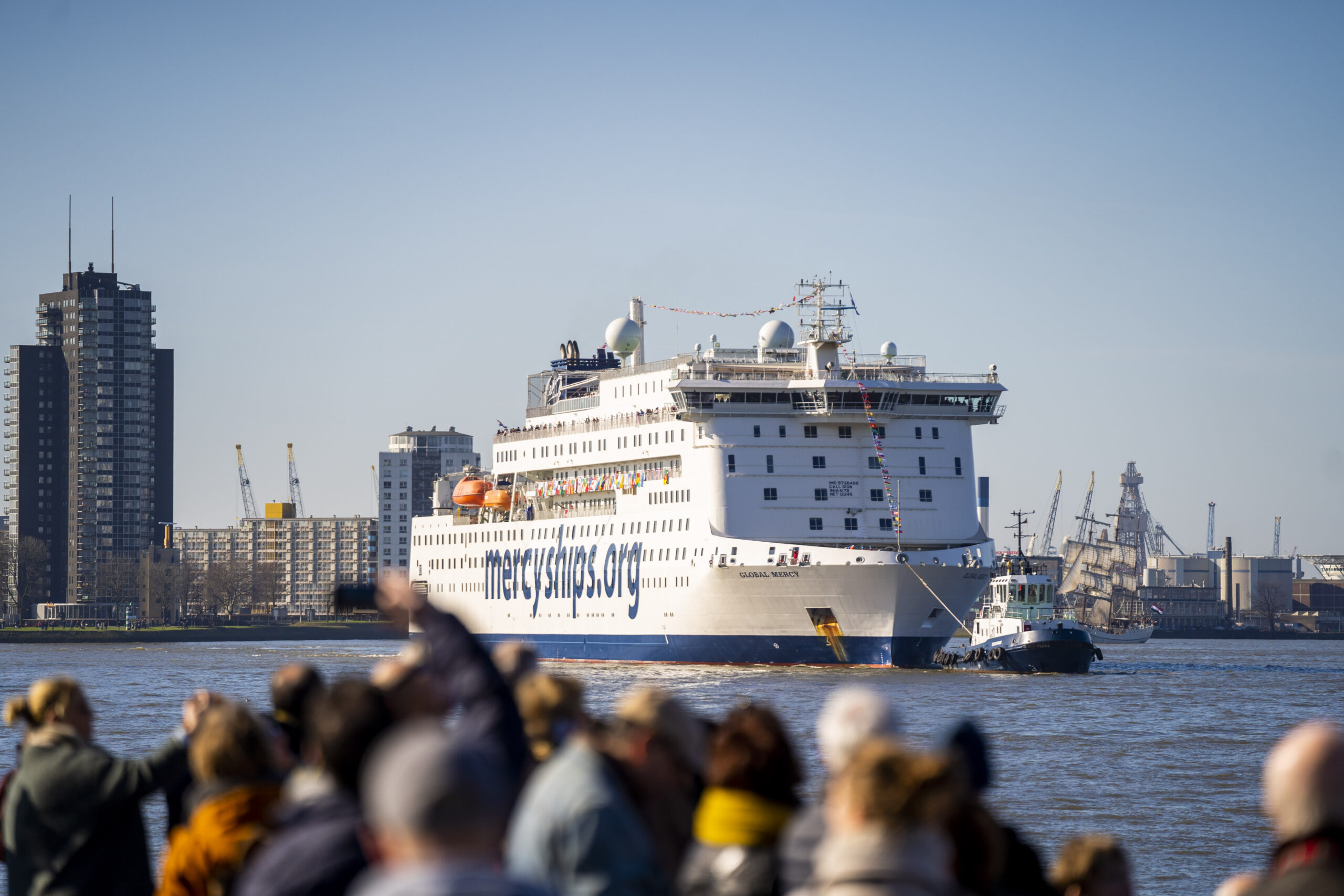 Voorwoord door Jan van den Bosch en Don Stephens - Mercy Ships ...